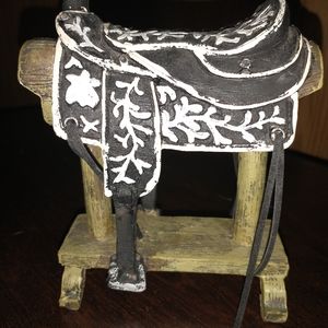 Resin | Accents | Very Unique Saddle Rest | Poshmark